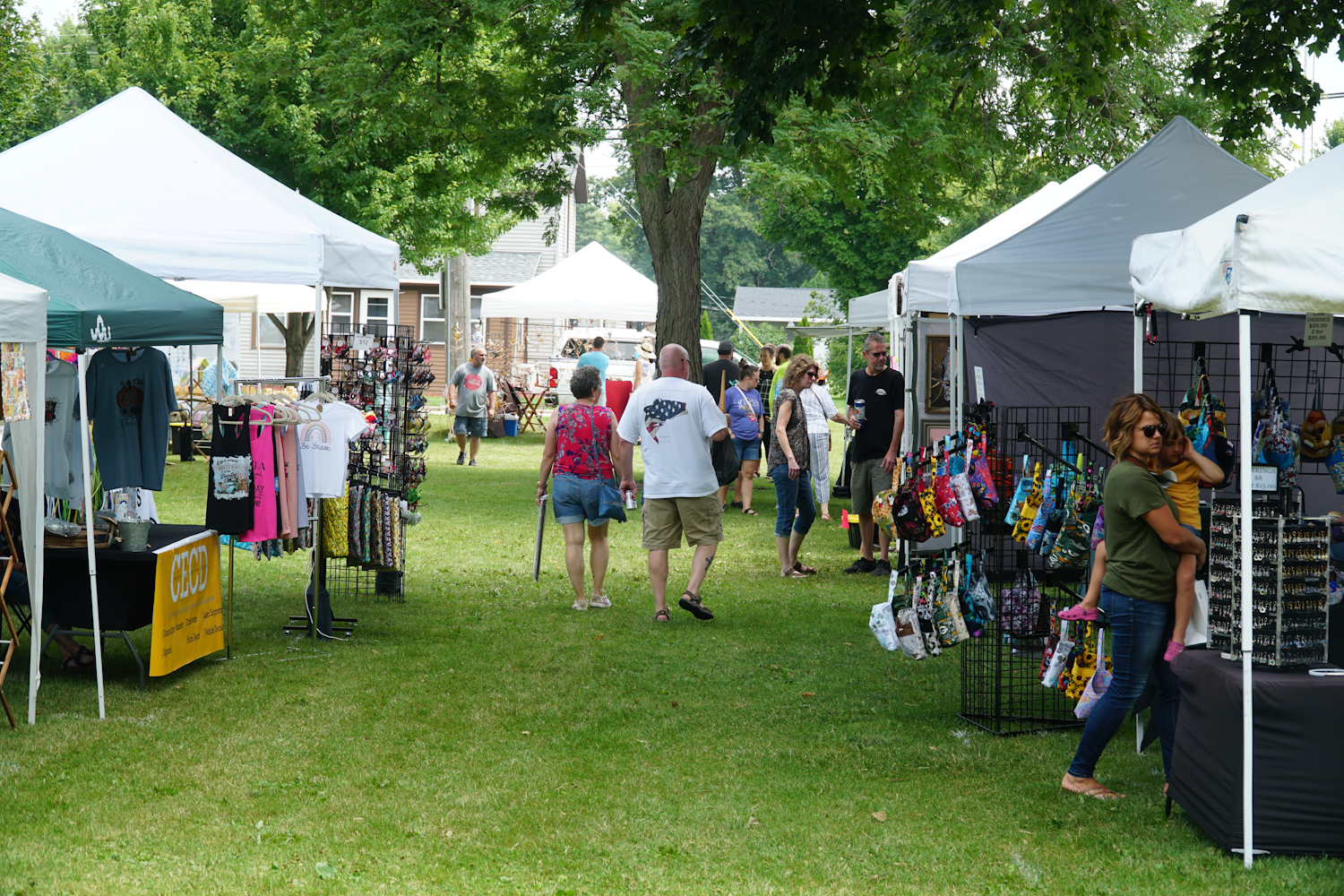 (PHOTOS) Over 60 Vendors Attend Waupun Fine Arts Fine Arts & Craft Fair ...