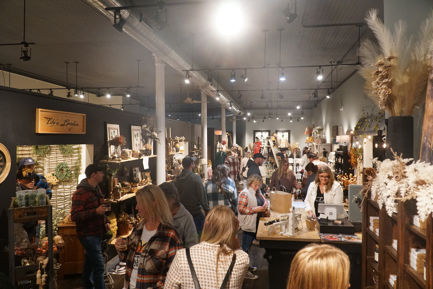 (PHOTOS) Waupun Holds “Hops & Shops” Downtown Beer Walk – Waupun ...